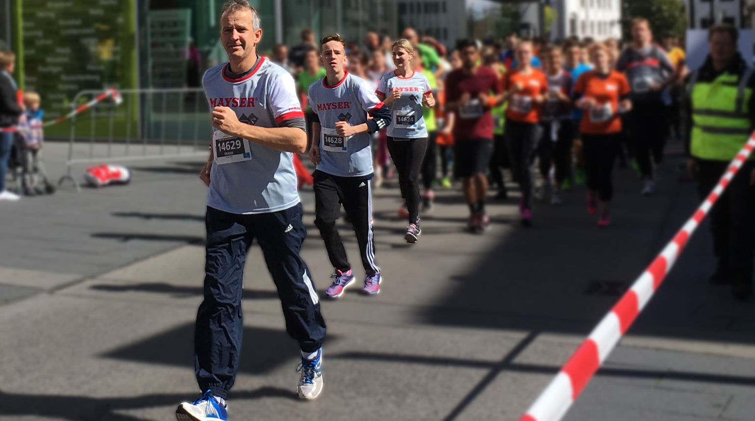 57 runners during the 13th Ulm/Neu-Ulm Einstein-Marathon | Mayser GmbH ...