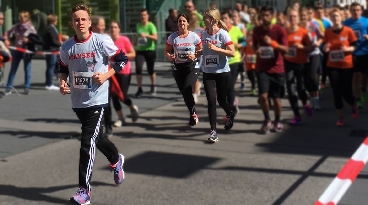 57 runners during the 13th Ulm/Neu-Ulm Einstein-Marathon | Mayser GmbH ...